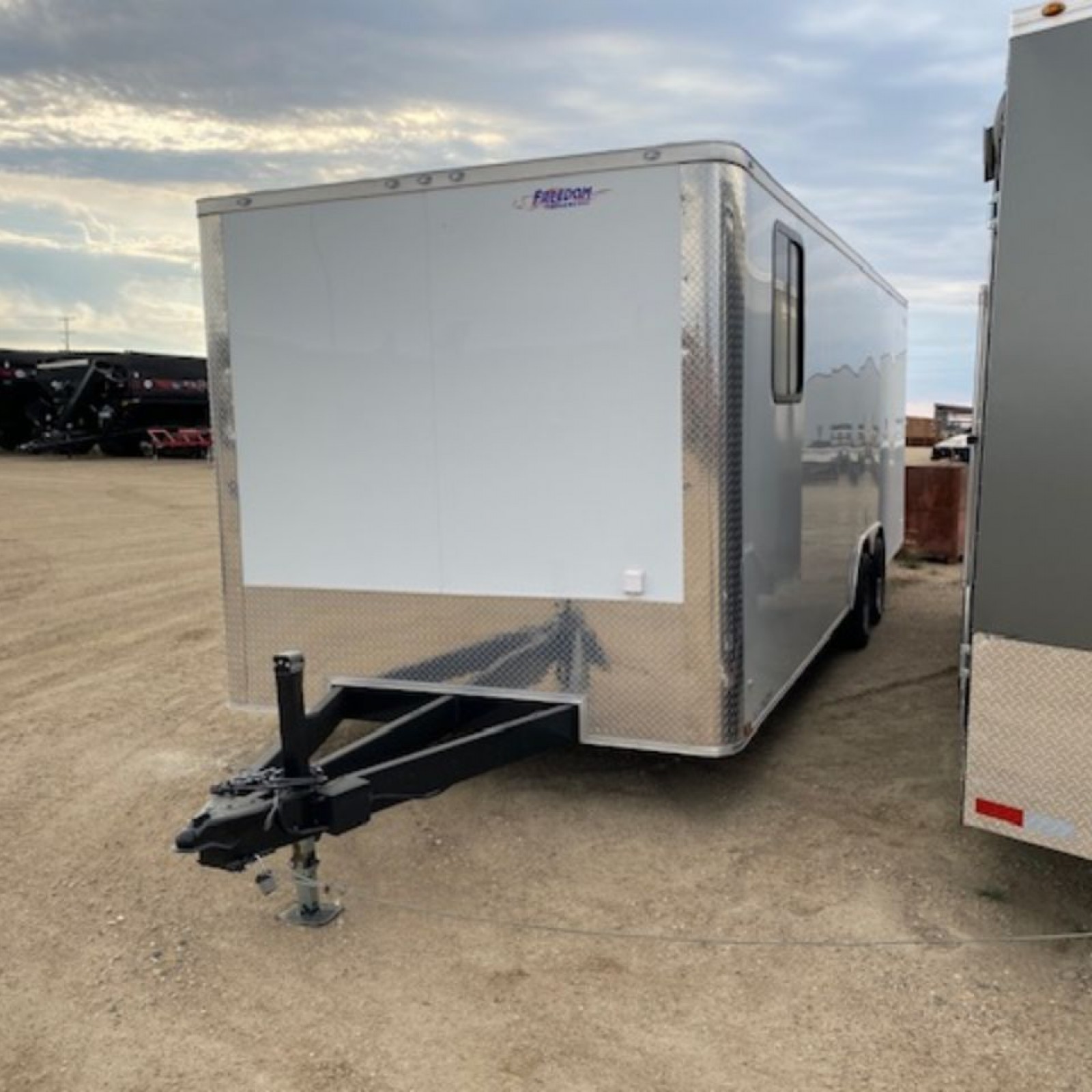 2025 Freedom 8'6" x 24' Office Combo - Trailer Inventory