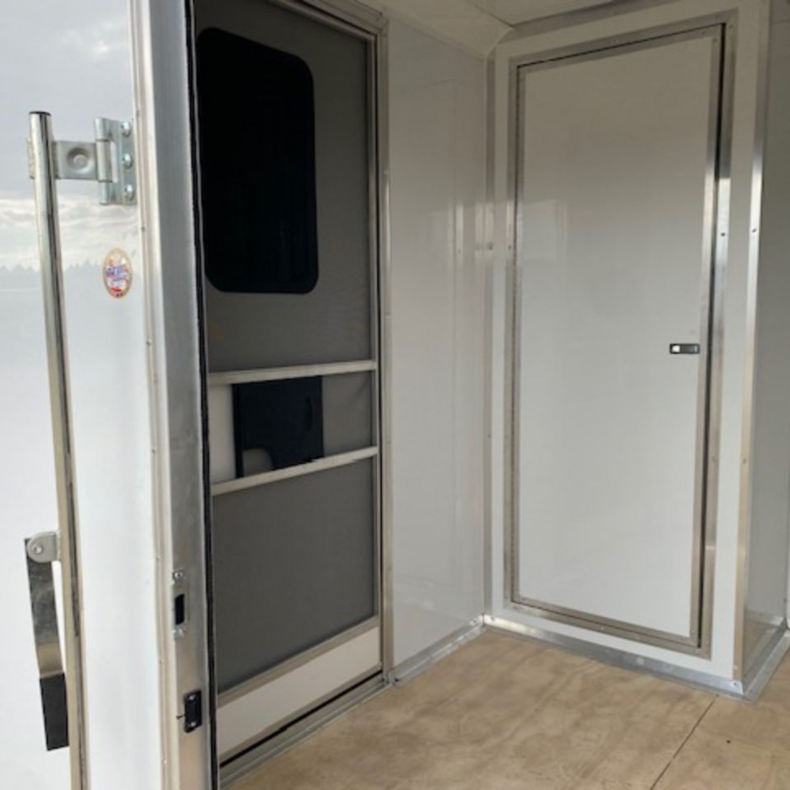 2025 Freedom 8'6" x 24' Office Combo - Trailer Inventory