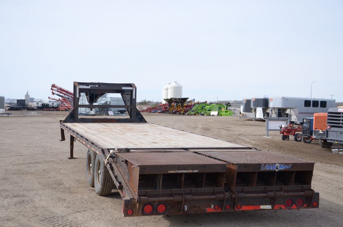 2014 Load Max 8'6" x 32' Gooseneck Flat Deck