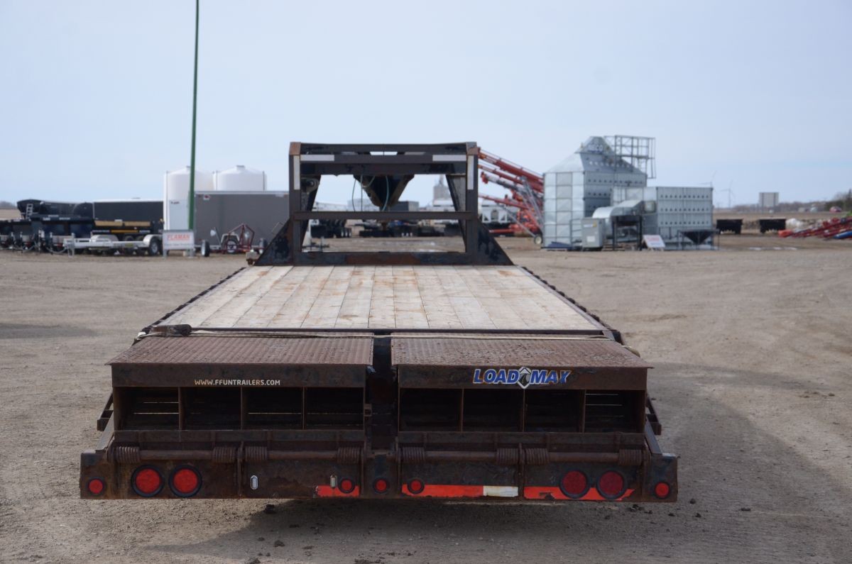 2014 Load Max 8'6" x 32' Gooseneck Flat Deck - Trailer Inventory