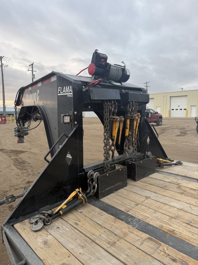 2021 Diamond C FMAX 310 32' Gooseneck Flat Deck Trailer