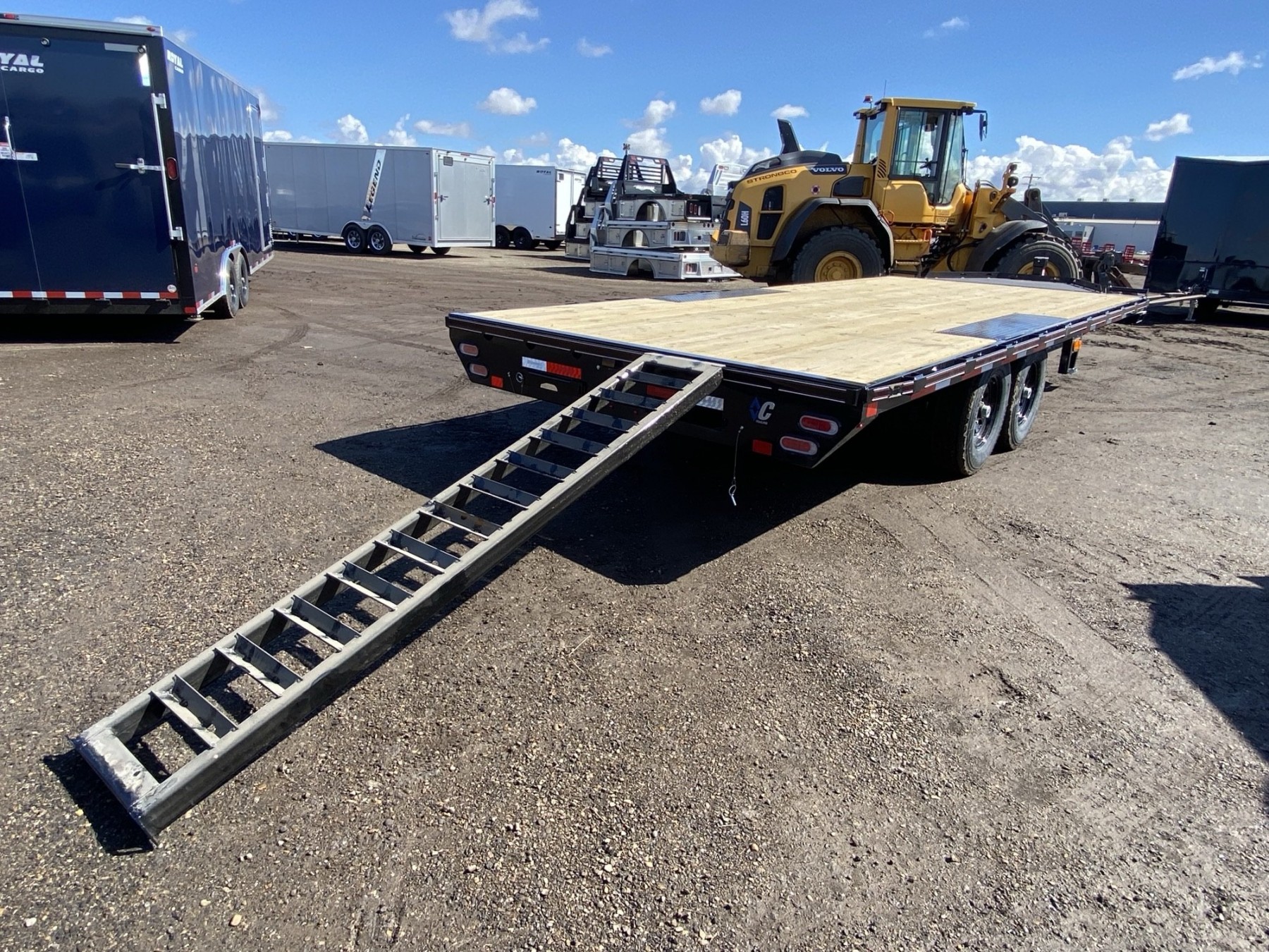 2025 Diamond C 20' Deck-Over Trailer