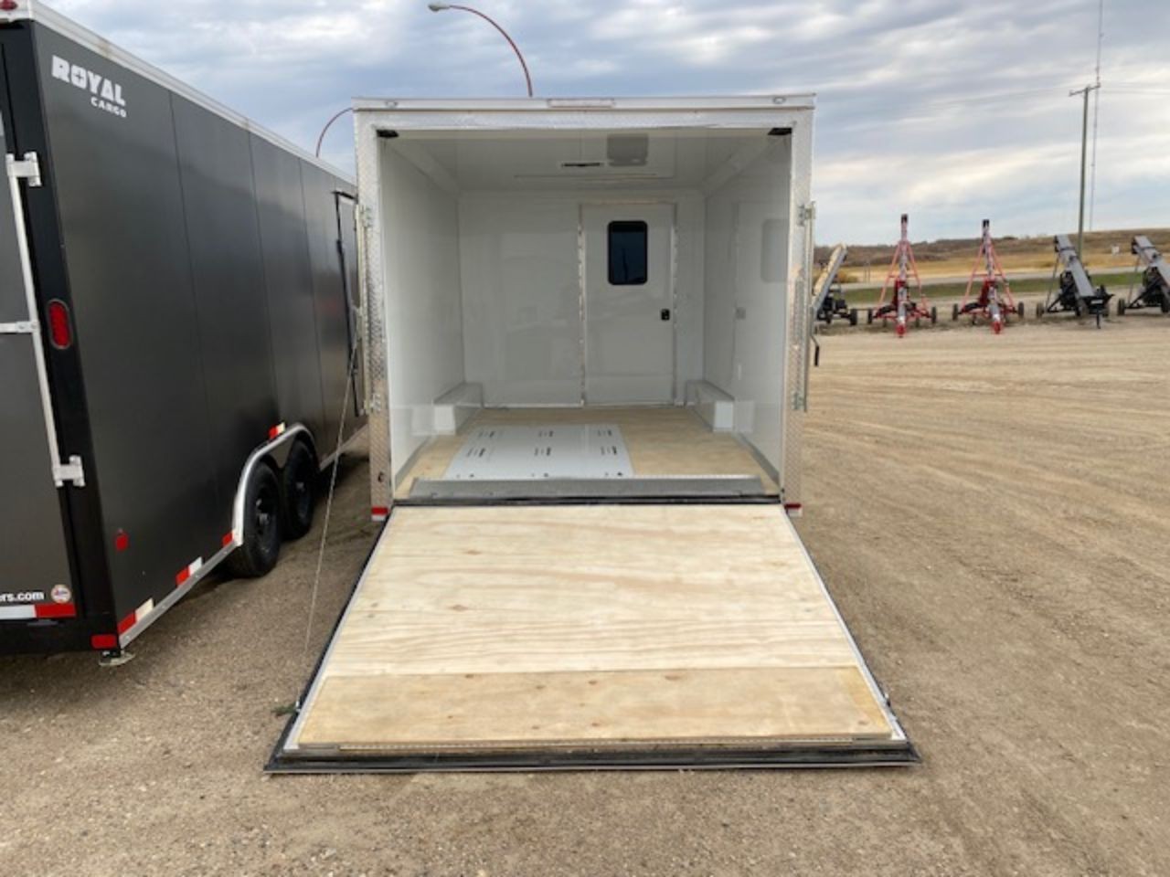 2025 Freedom 8'6" x 24' Office Combo - Trailer Inventory