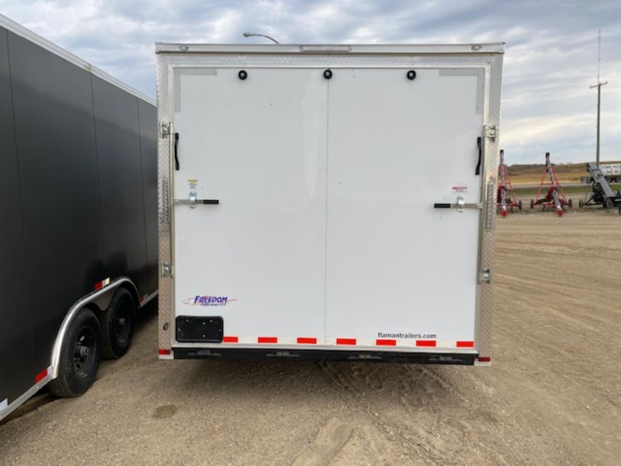 2025 Freedom 8'6" x 24' Office Combo - Trailer Inventory