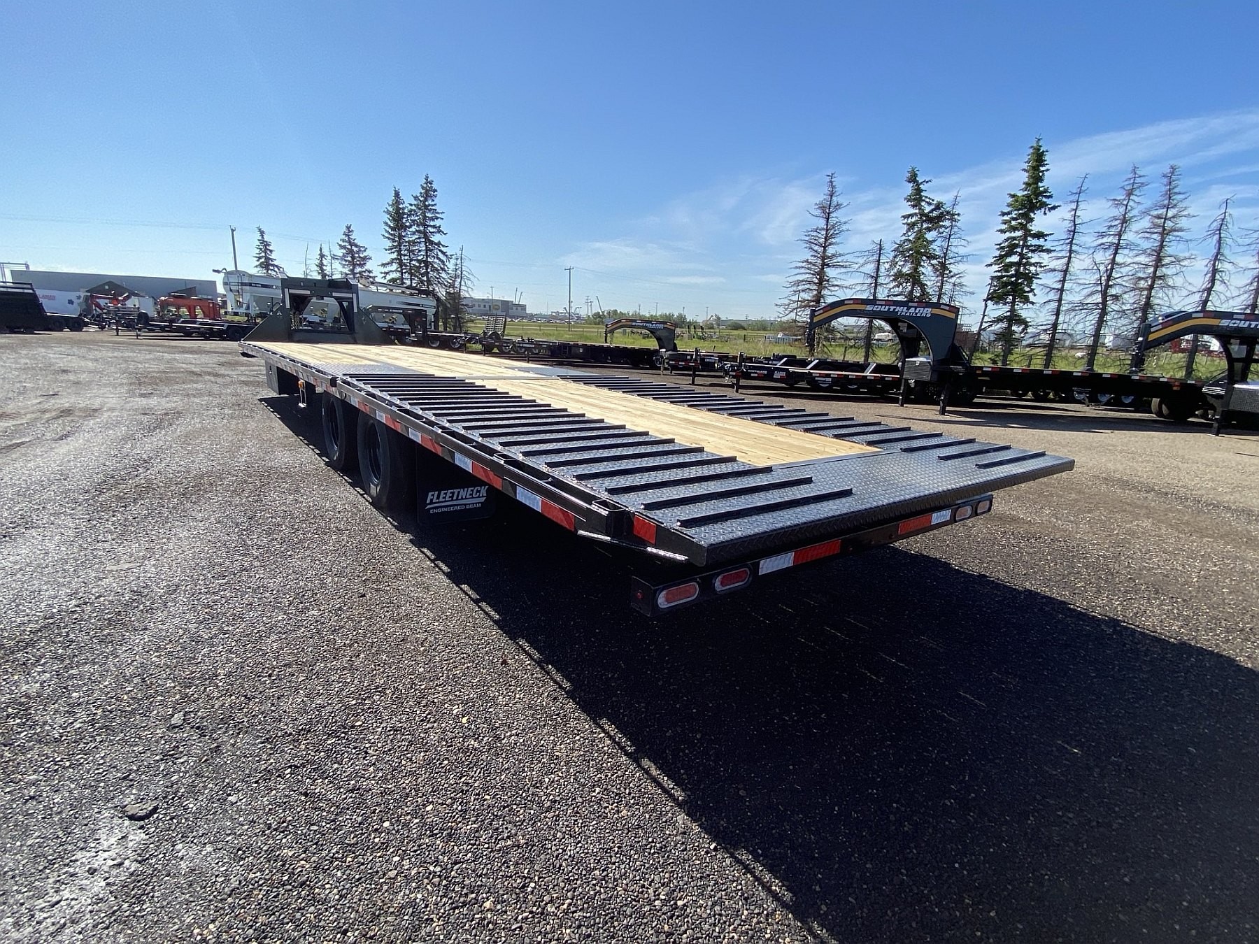 2026 Diamond C 35' Hydraulic Dovetail Gooseneck - Trailer Inventory