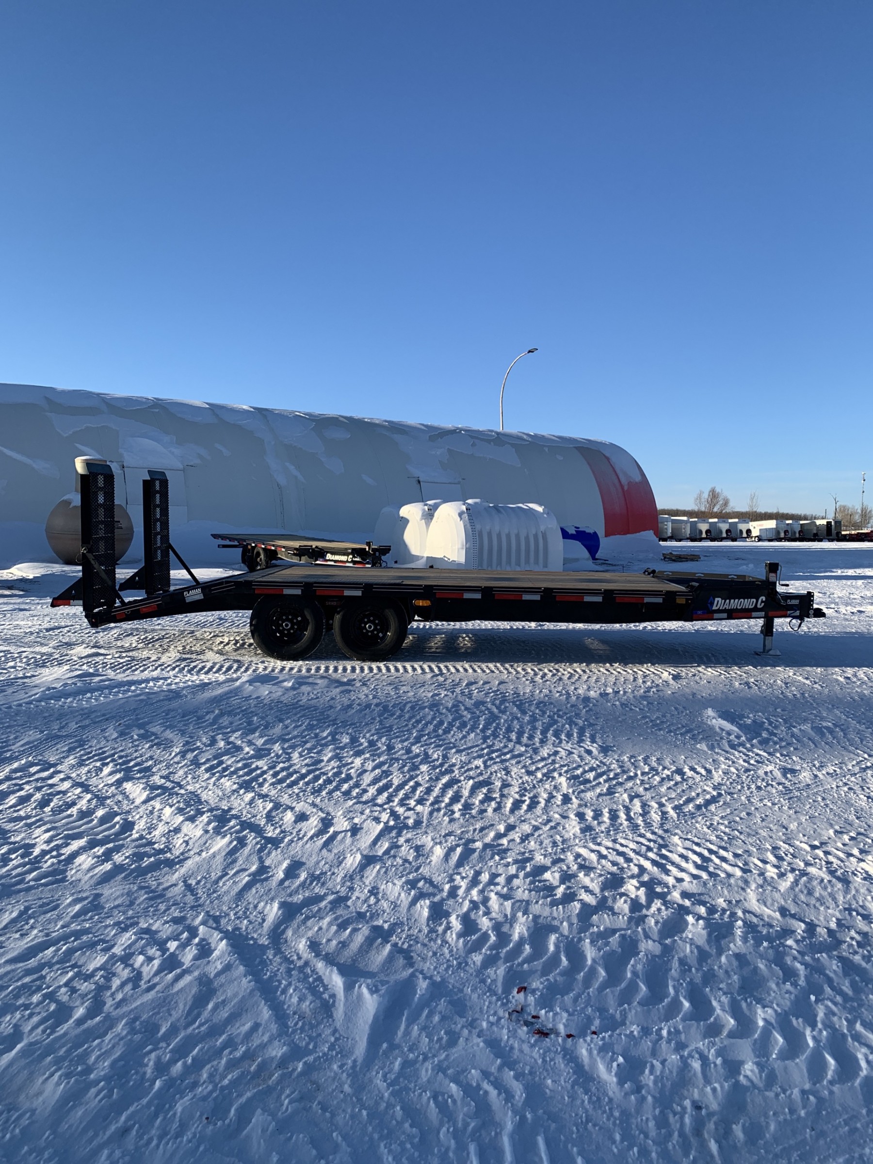 2026 Diamond C DEC 8'6" x 20' Beavertail Deckover Trailer