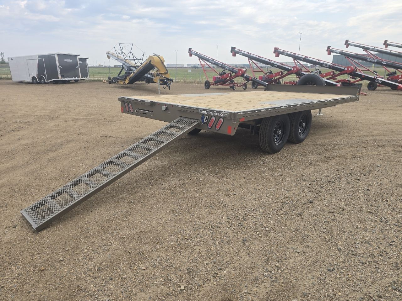 2026 Diamond C GDD 8'6" x 16' Deckover Trailer