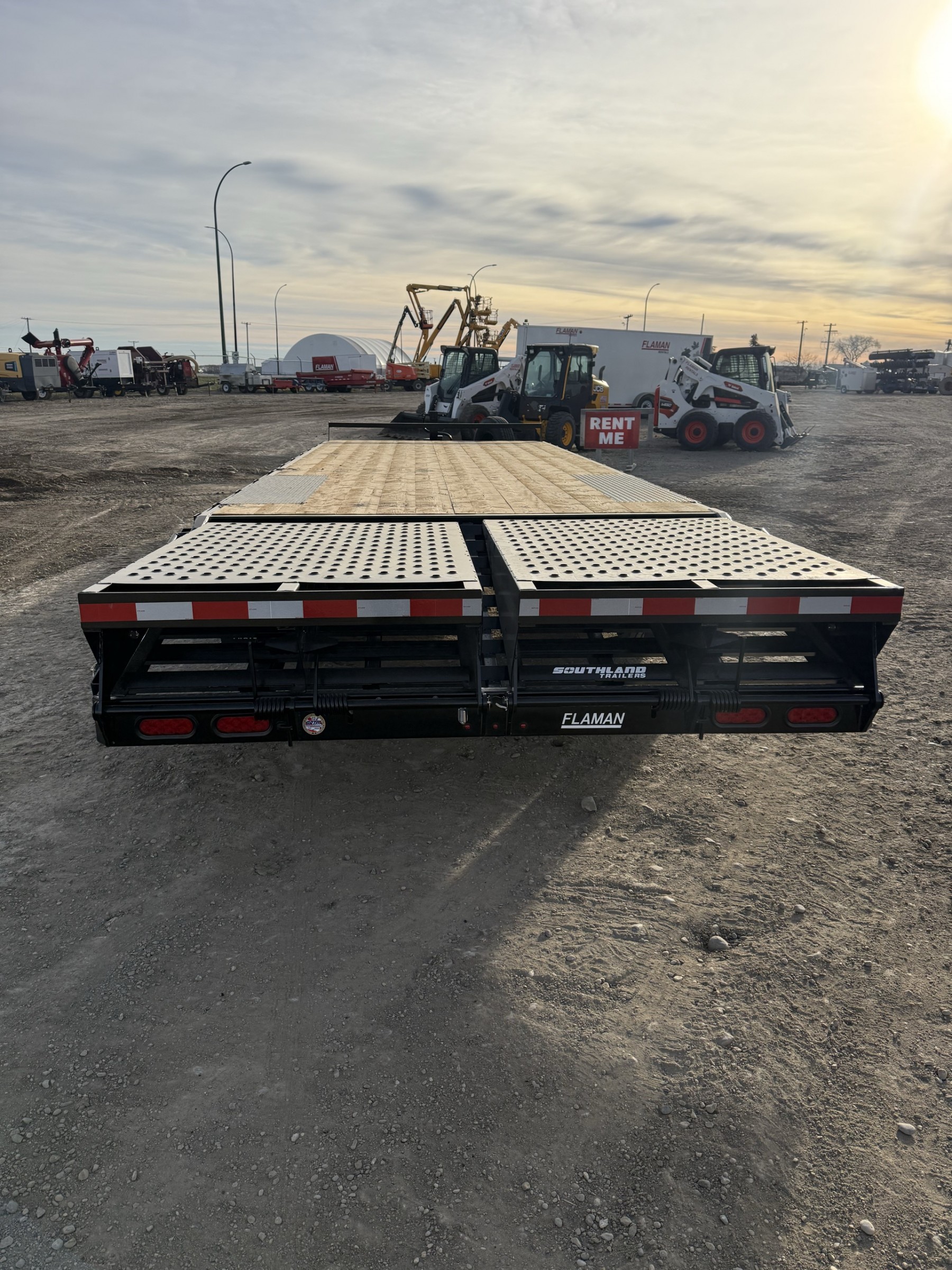 2026 Southland HBA 8'6" x 25' Beavertail Deckover Trailer