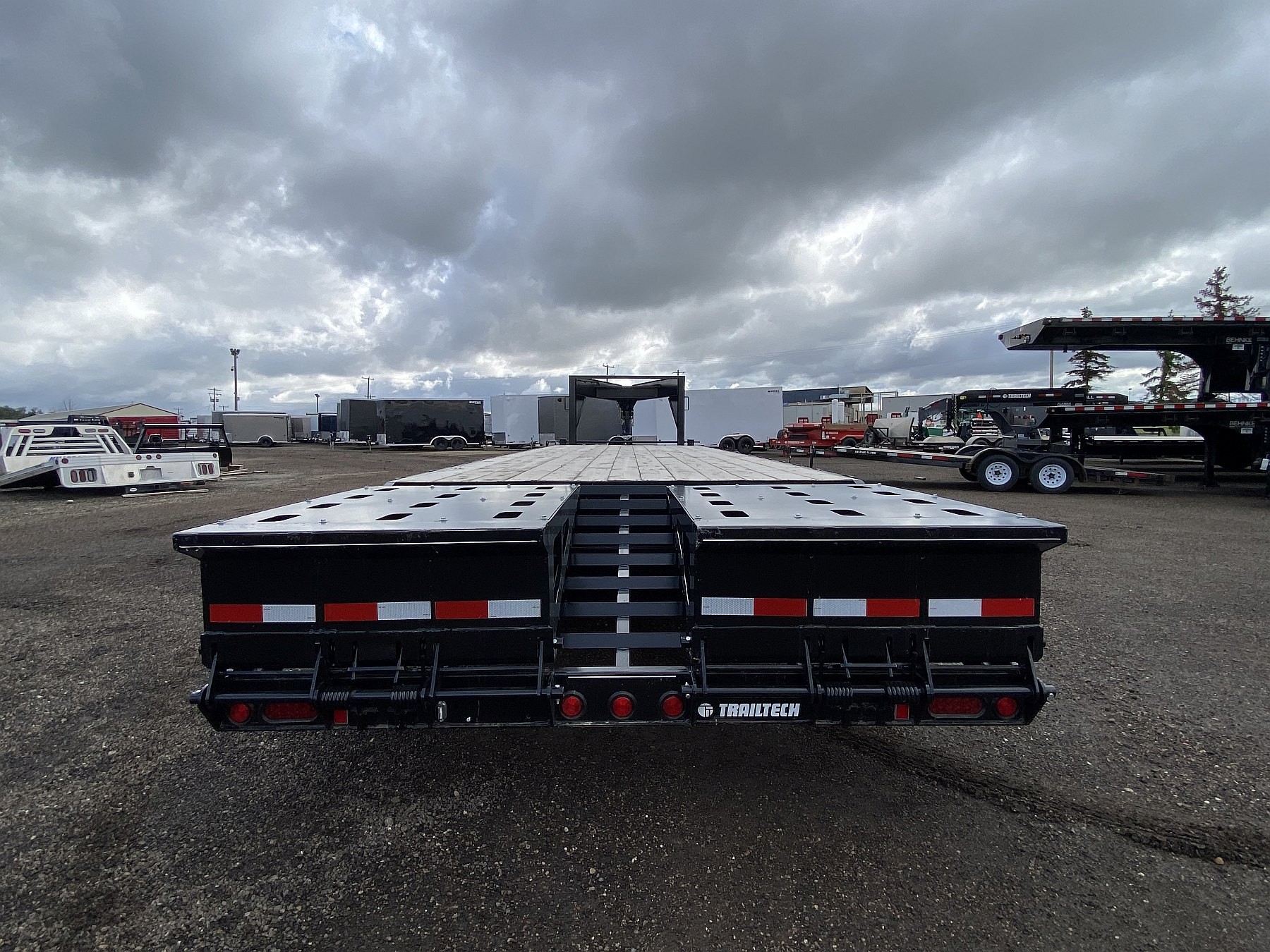 2026 Trailtech Essential Series 24' Tri-Axle Gooseneck