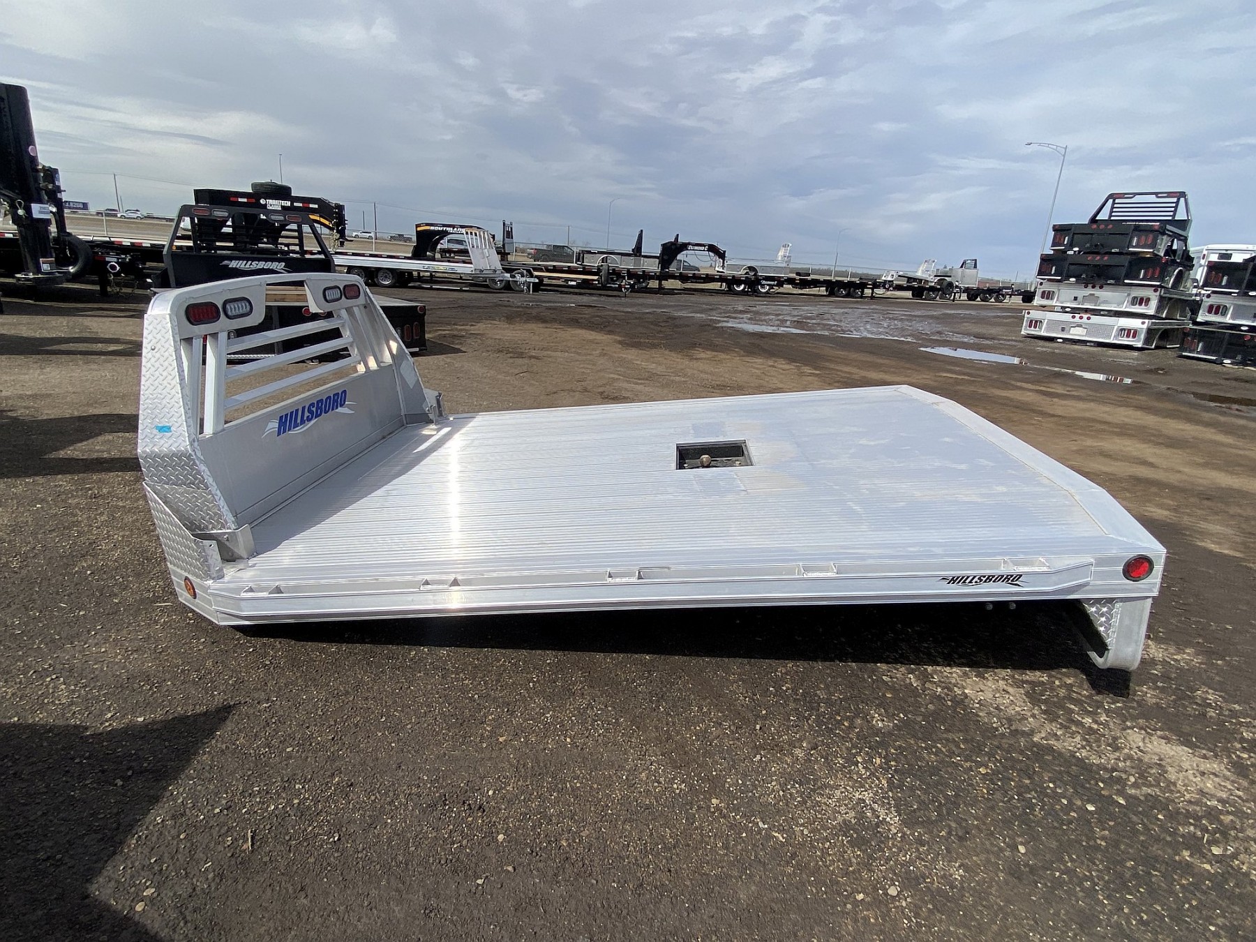Hillsboro 2500 Series 8'x11' Aluminum Truck Deck