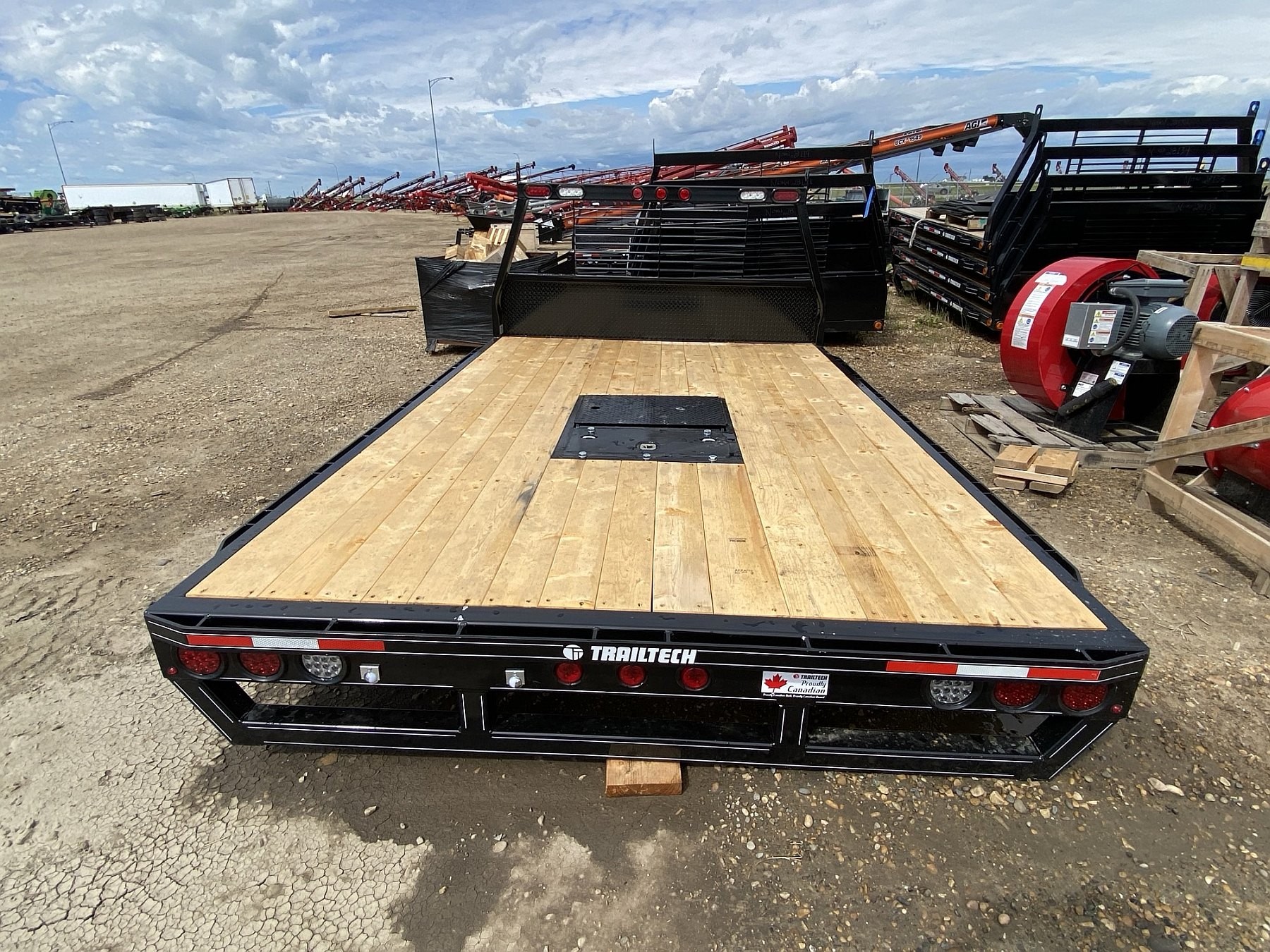 Trailtech 8'x11' Truck Deck w/ Flip Over 5th Wheel Option